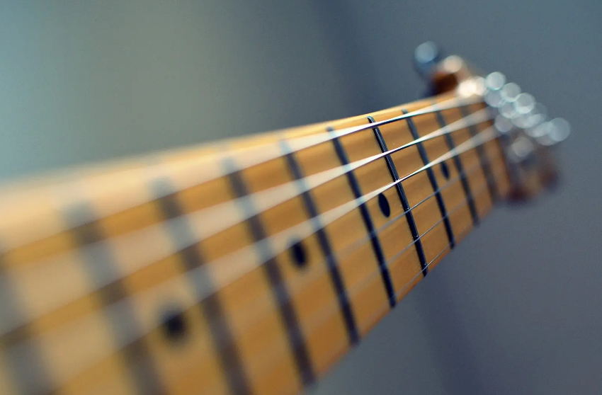 Lighter guitar strings: Advantages And disadvantages 2023